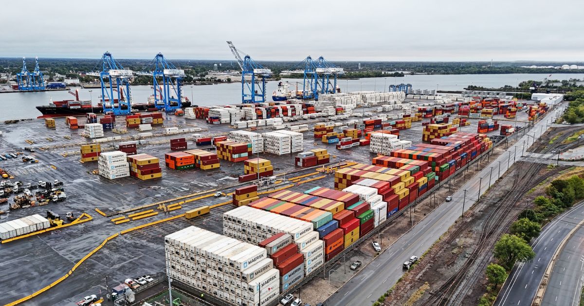 Everything You Need to Know About Nearshoring | DHL Logistics of Things